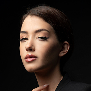 Female – Happy People Models